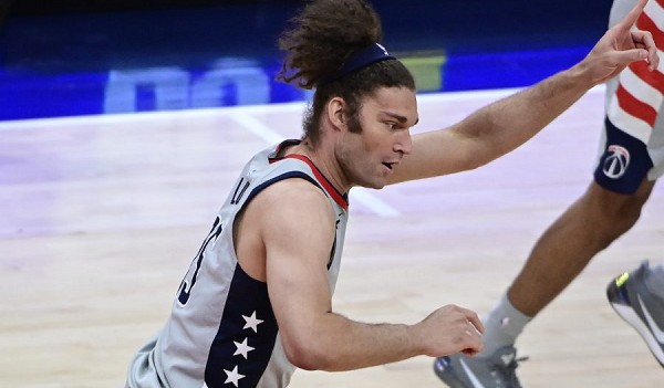 Basketball top5 - 一年轉一支球隊？Robin Lopez一年合約簽約魔術