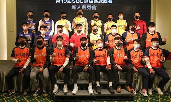 Basketball top5 - PLG+T1雙職籃夾擊！T1台南隊領隊爆料SBL選秀底薪剩三萬五 喊話未來有機會和PLG打台灣大賽：需要姻緣