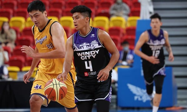 Basketball top5 - T1賽程預告拿隔壁棚球星高國豪當背景！球迷質疑「為何放高國豪照片？」 官方回應引發眾怒